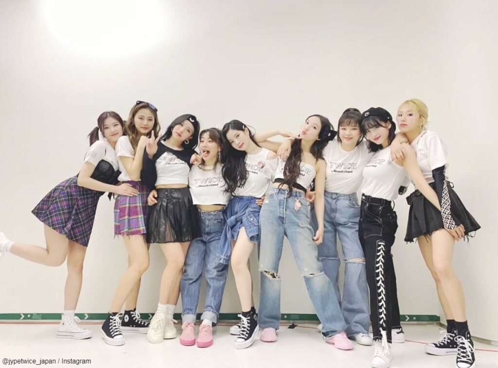 BLACKPINK、TWICE、IUが愛用しているスニーカーはどれ？ 大人気K-POPアイドルがモデルをつとめるスニーカーを徹底紹介 - OdiOdi